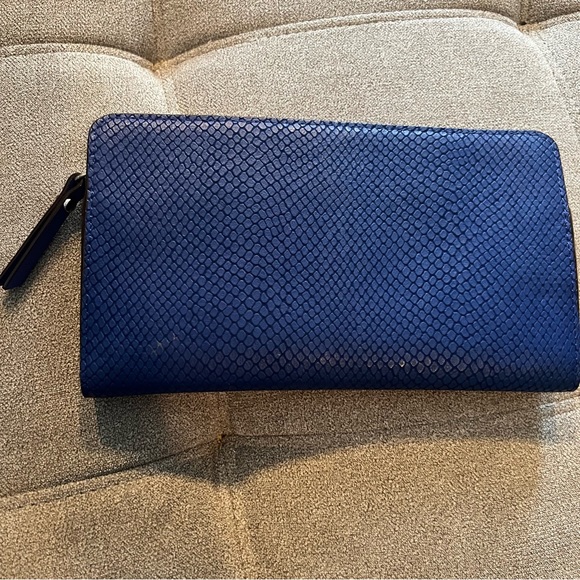 Banana Republic | Bags | Banana Republic Women Croc Texture Wallet ...